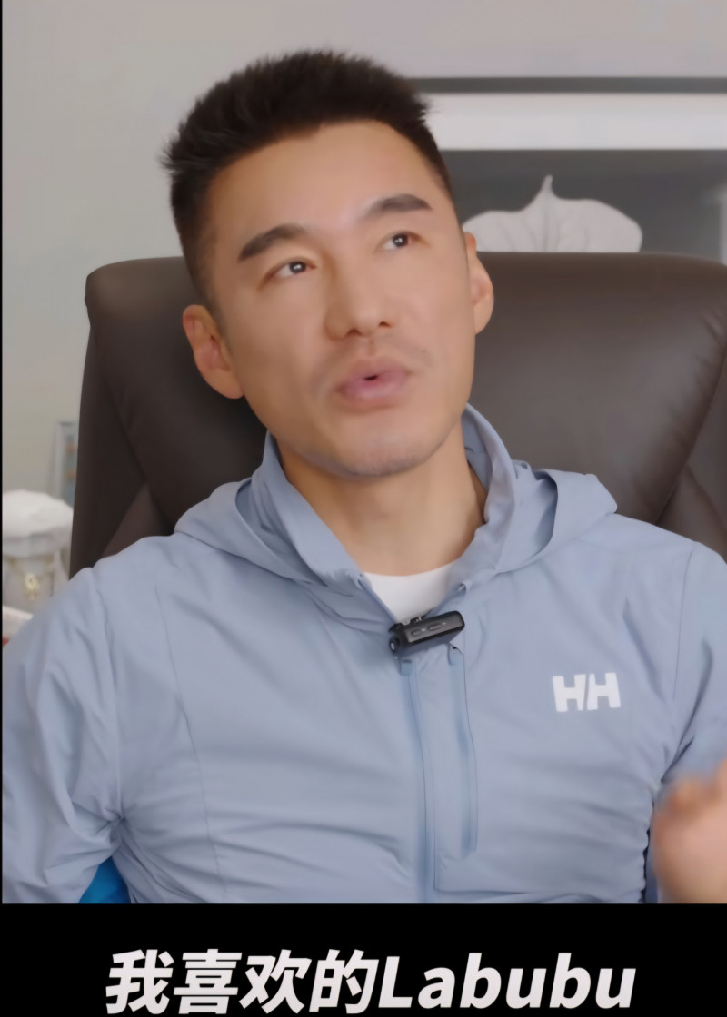 胡兵帶獨一無二的Labubu飛米蘭 機長帥到沒有朋友 - 自由娛樂