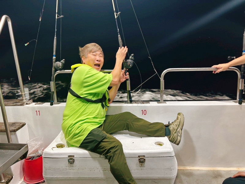 胡瓜出海臉色發白硬撐 包船海釣狂撈近50尾 - 自由娛樂