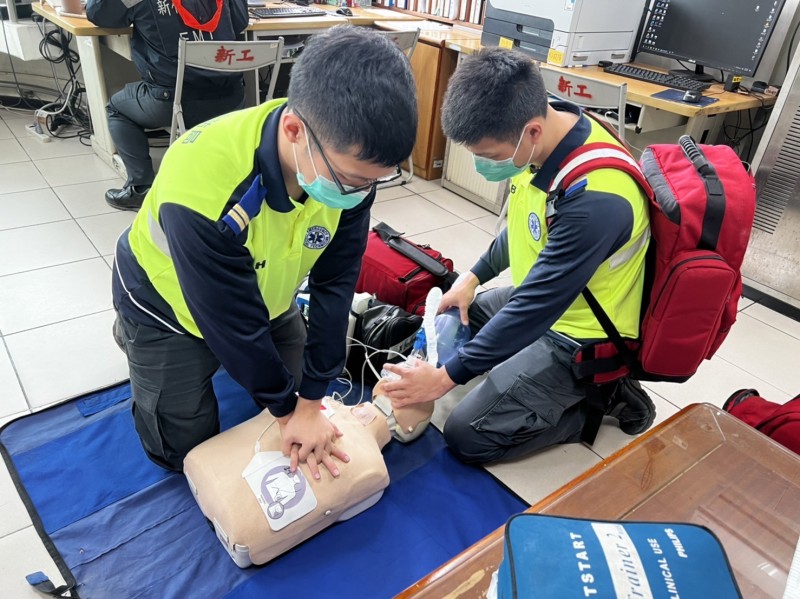 58歲男打球後突昏迷OHCA 119隔空救援 線上指導CPR救命 - 自由健康網