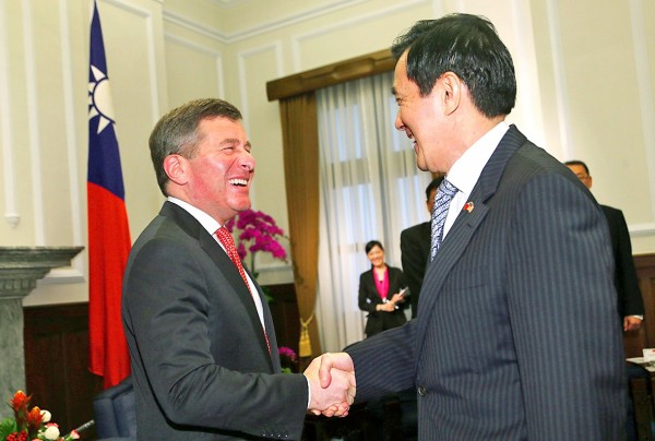 《TAIPEI TIMES 焦點》 Taiwan, US sign teamwork deal - 焦點 - 自由時報電子報