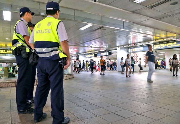 《TAIPEI TIMES 焦點》 MRT slasher suspect charged, detained - 焦點 - 自由時報電子報