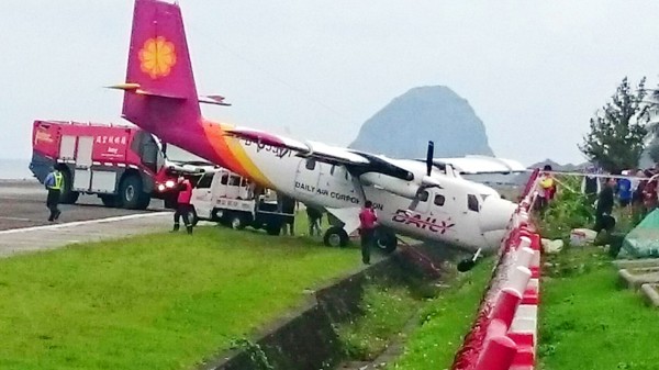 《TAIPEI TIMES 焦點》Daily Air flight overruns runway on Orchid Island - 焦點 ...