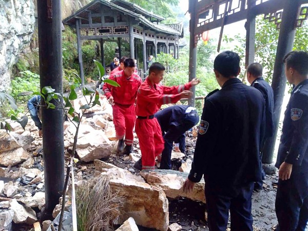 《TAIPEI TIMES》 Three Taiwanese die in China rockfall - 焦點 - 自由時報電子報