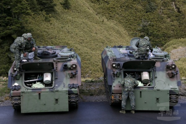 CM21甲車進駐武嶺 待命高山應援任務 - 政治 - 自由時報電子報