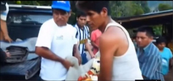 《中英對照讀新聞》Peruvian man wakes up in the middle of his funeral frightening ...