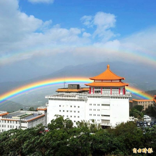 《TAIPEI TIMES》 Taipei rainbow officially a Guinness World Record - 焦點 ...