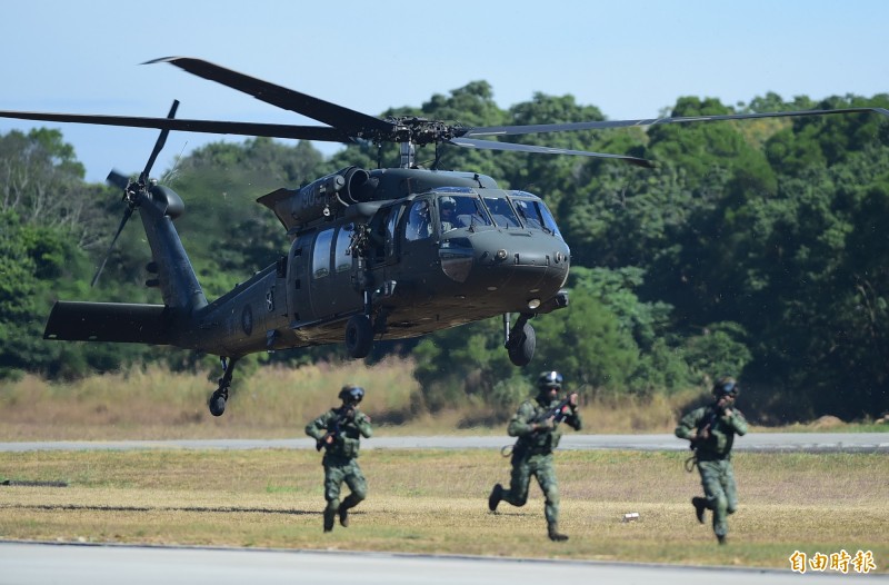 軍武圖輯》各型直升機送別UH-1H 空中機海照超震撼 - 政治 - 自由時報電子報