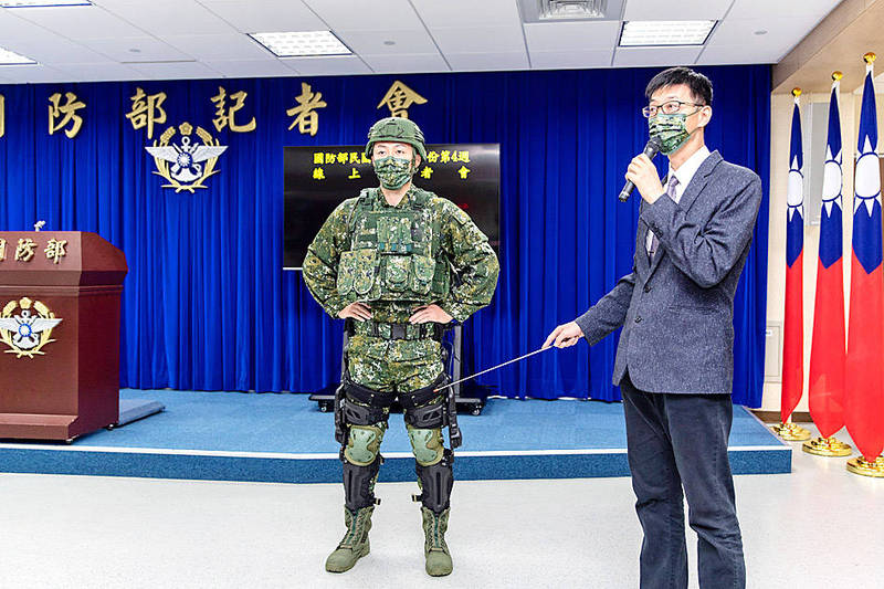 《TAIPEI TIMES》 Military unveils locally developed exoskeleton suit - 焦點 ...
