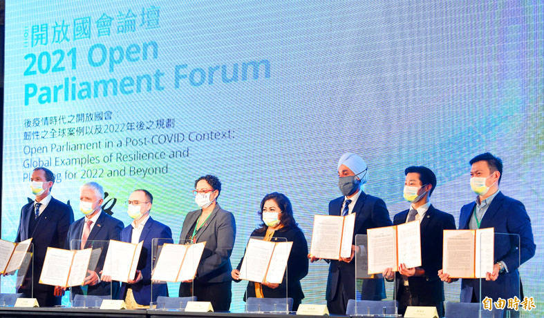 《TAIPEI TIMES》 Forum ends with pledge to defend democracy - 焦點 - 自由時報電子報