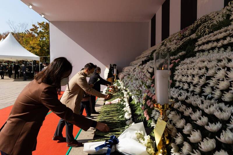 154 Dead In Itaewon Stampede Accident South Korea Issues 15 Million