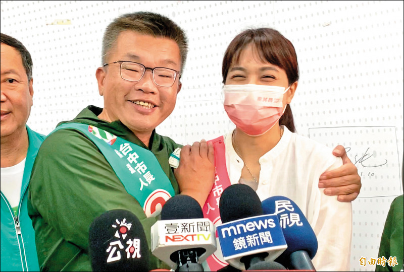 《台中》選前掃街 蔡其昌與妻首合體拜票 - 政治 - 自由時報電子報