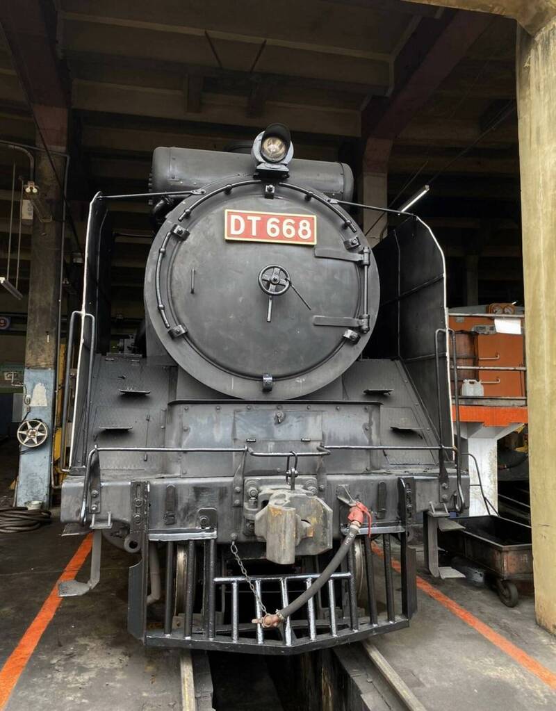 扇形車庫100歲 12/4台鐵列車14代同堂蘇揆來慶生 - 生活 - 自由時報電子報