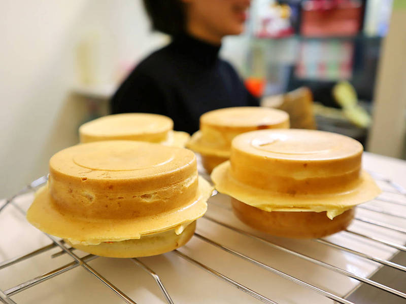 《TAIPEI TIMES》 Rebranded as ‘UFO cakes,’ Taiwanese delicacy is ...