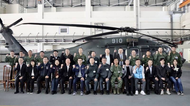 立院國防委員會考察陸軍航空602旅 立委爭取噪音補償 - 政治 - 自由時報電子報