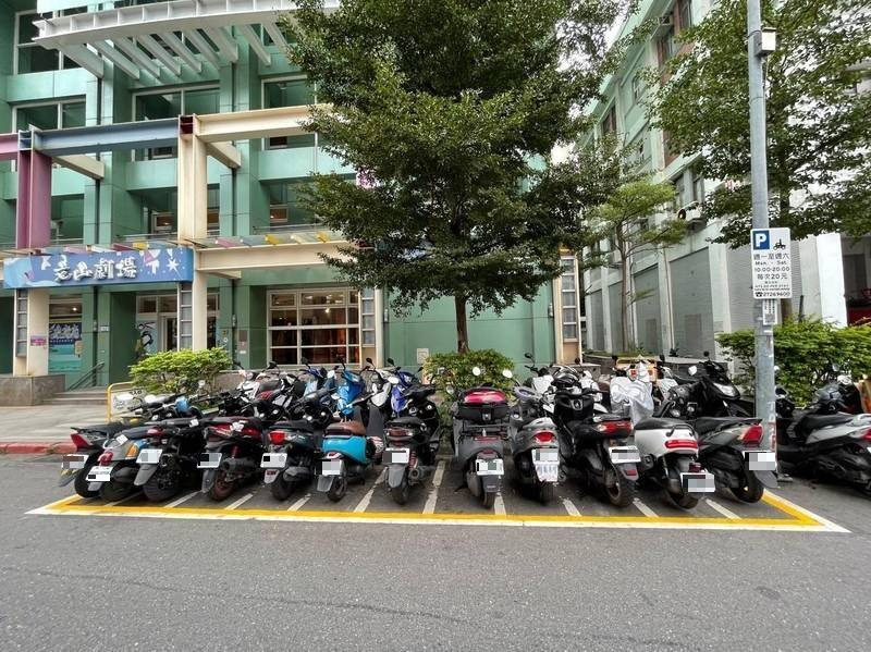 Huh Beishi Motorcycle Grid Surprisingly A Circle Of Yellow Line Hall Represents Toll 