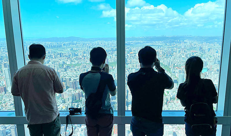 《TAIPEI TIMES》Foreign tourist arrivals rise 40 percent since October ...