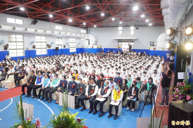 2秒7下「四維掌」睽違3年重出江湖 四維高中畢業典禮師生嗨翻 - 生活 - 自由時報電子報