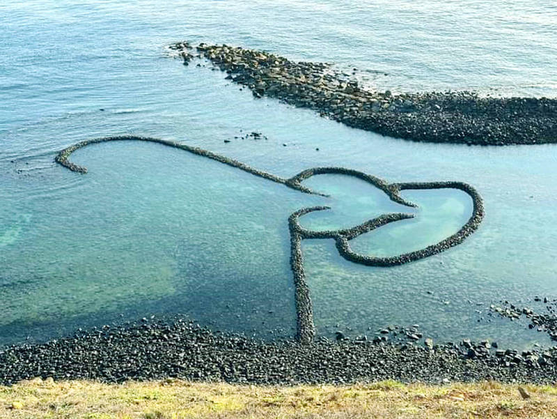 《TAIPEI TIMES》 Experts repair Twin Hearts Stone Weir - 焦點 - 自由時報電子報