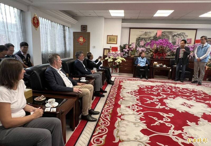 奧、波、捷駐台使節官員訪金門 議長洪允典：盼協助行銷金酒 - 生活 - 自由時報電子報