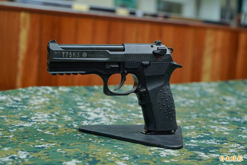 陸軍機械化旅手槍、彈匣遭竊 中士班長犯案判刑2年、緩刑5年 - 社會 - 自由時報電子報