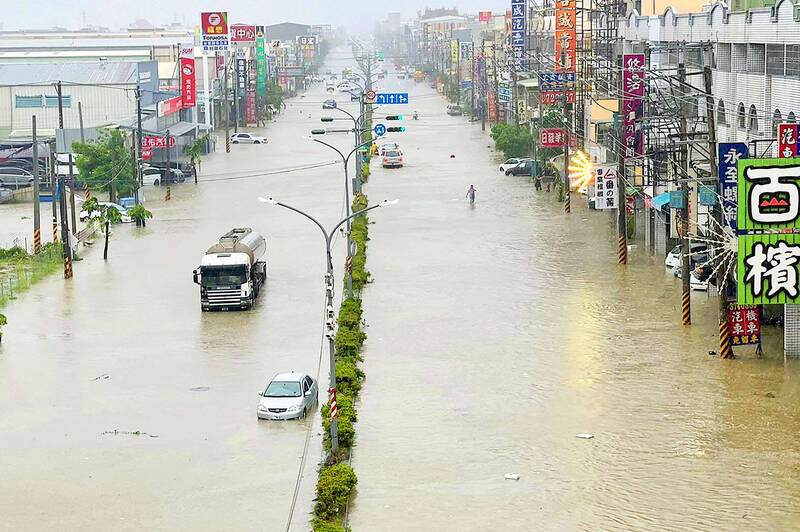 《TAIPEI TIMES》 Floods hit Taiwan’s south; three dead - 焦點 - 自由時報電子報