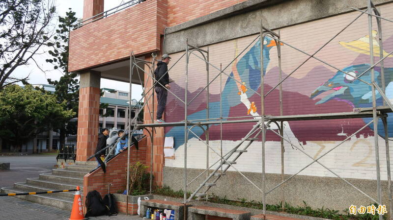 比利時壁畫家Psoman駐平鎮南勢國小創作 結合台灣與客家元素超美 - 生活 - 自由時報電子報