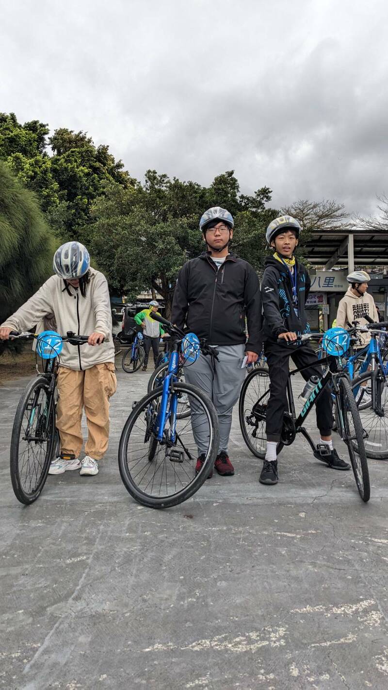 「自行自立‧翱翔天際」成年禮 邀30位失家青少年挑戰騎自行車42.2公里 - 桃園市 - 自由時報電子報