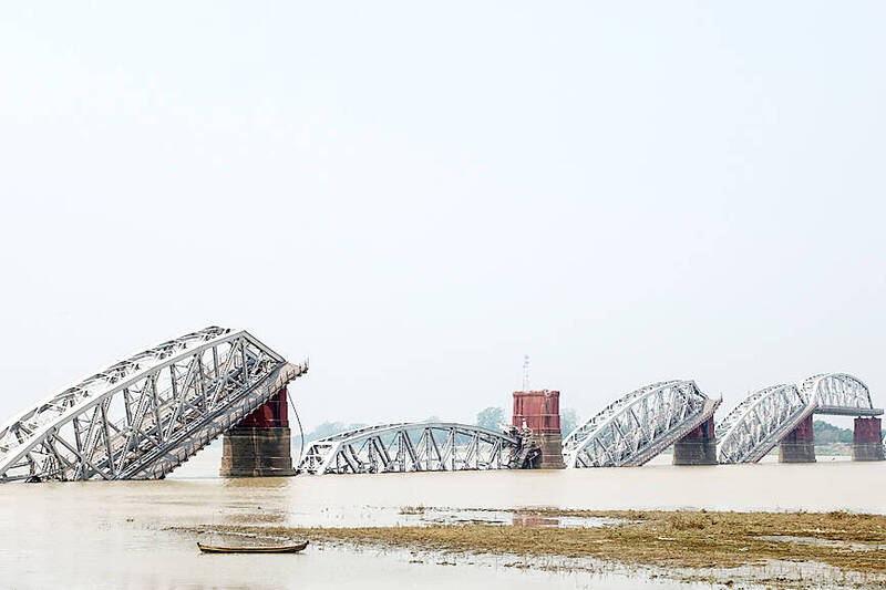 《TAIPEI TIMES》 More than 1,000 people die in Myanmar earthquake - 焦點 ...