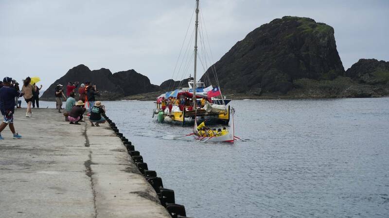 帛琉無動力帆船19天航行抵達蘭嶼 達悟族拼板舟同框 - 生活 - 自由時報電子報