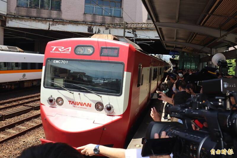 台鐵「嗶嗶嗶嗶台灣號」彩繪列車出發 走遊台灣東北角到宜蘭 - 新北市 - 自由時報電子報