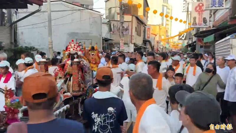 6407 相互 - 天熱不耐久候！普濟殿王巡醮轎班「插番」推擠 爆肢體衝突｜CMoney 股市爆料同學會