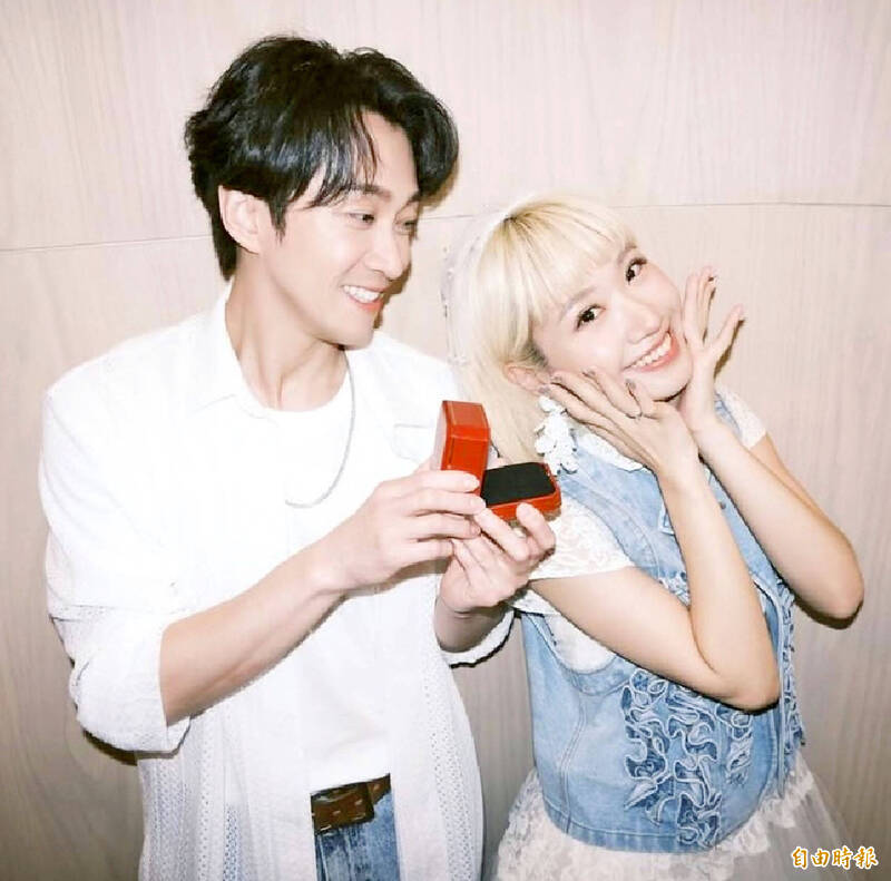 《TAIPEI TIMES》 Taiwanese entertainers Hank Chen, Lulu Huang to marry ...