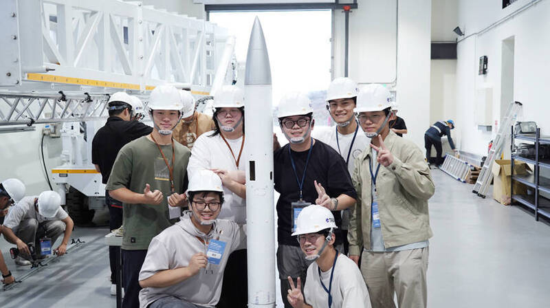 《TAIPEI TIMES》 Students aiming high at rocket launch area - 焦點 - 自由時報電子報