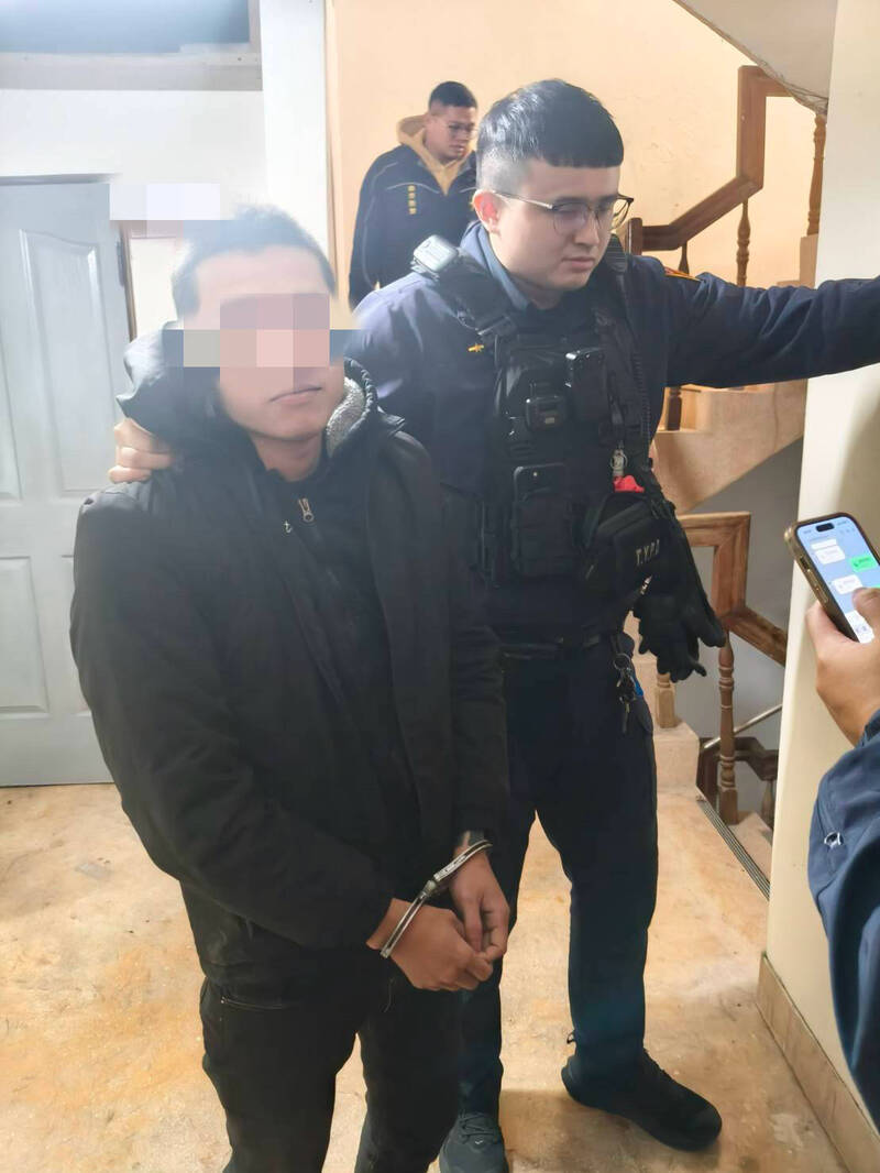 桃園男凌晨派出所旁空地丟汽油瓶縱火 警2小時內逮到人 - 社會 - 自由時報電子報