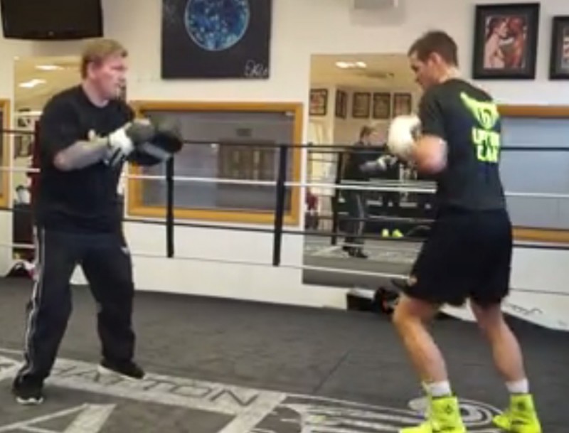 拳擊》拳頭如子彈 英拳擊手樂勝電影剪輯 - 自由體育