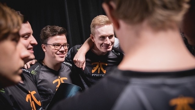 LOL世界賽》止步入圍賽 HKA三連敗慘遭FNC淘汰 - 自由體育