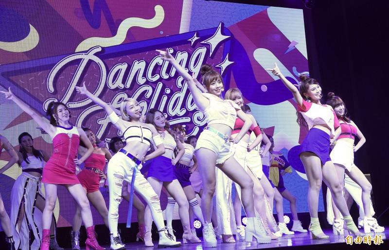 中職》LamiGirls繽紛出輯 Dancing Holiday陪你唱跳每一天 - 自由體育
