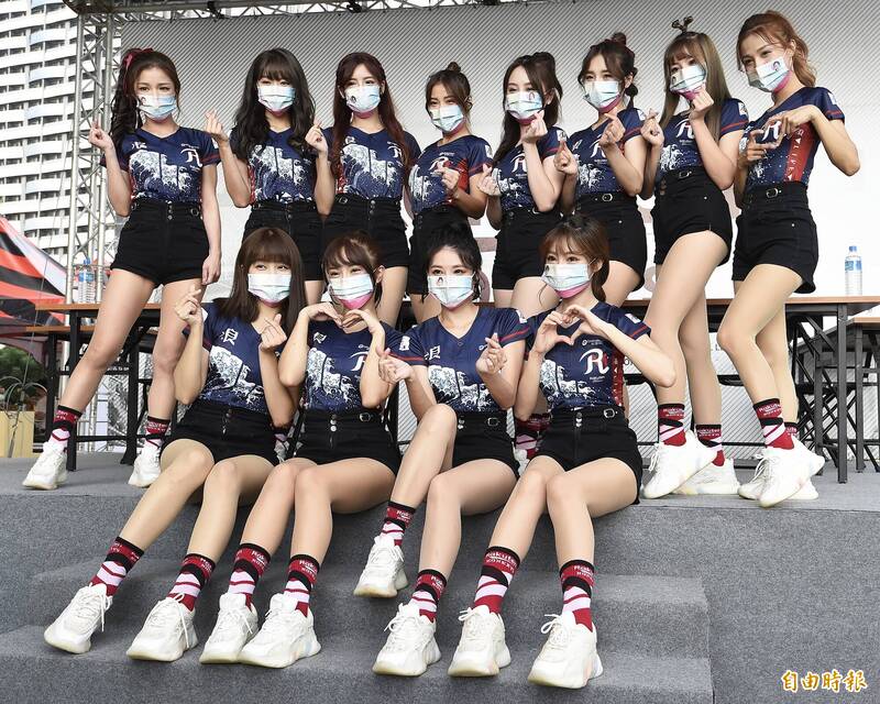 中職》「辣酷甜」趴火辣秀 樂天女孩全員到齊(圖輯) 自由體育