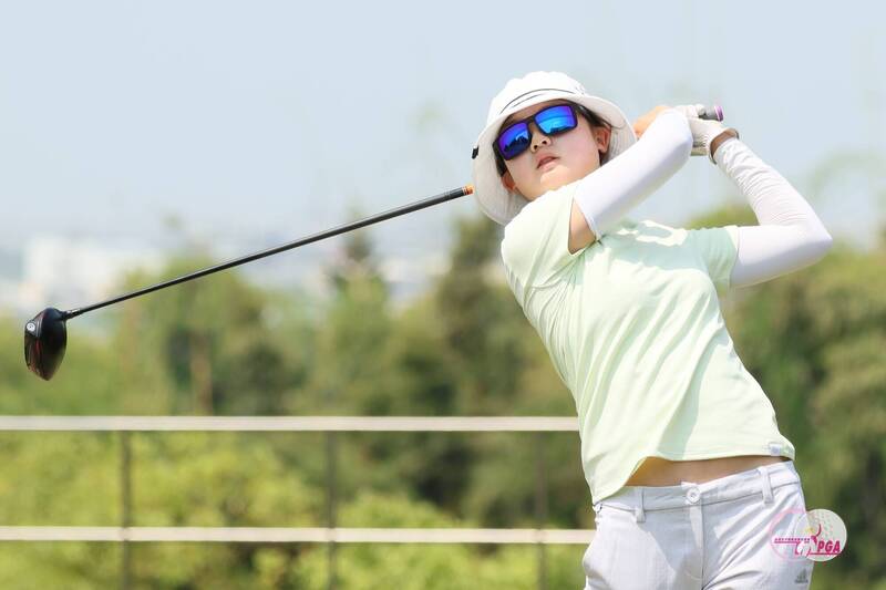 高球》TLPGA建大輪胎盃 洪玉霖、石澄璇並列領先明天展開決戰 - 自由體育