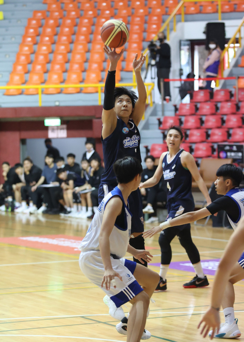 WSBL》上半場沒打完吞4犯 劉希曄照砍24分助台電收首勝 - 自由體育