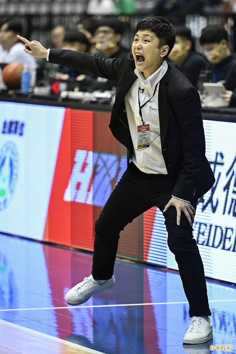 WSBL》因質疑判決大聲咆哮、怒丟水瓶 電信教練禁賽1場、挨罰1萬 - 自由體育