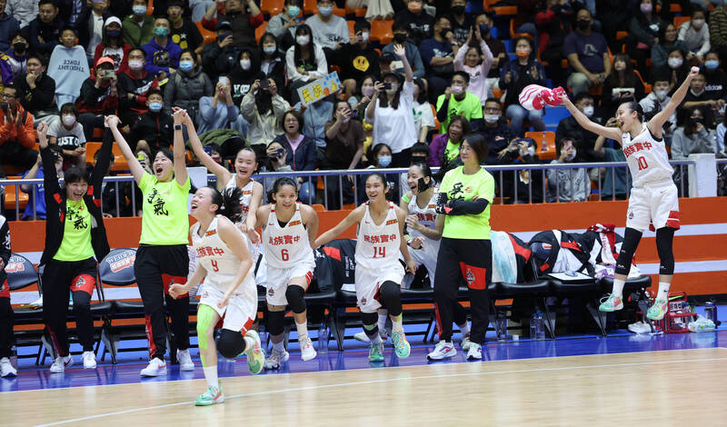 JHBL》太狂！民族實中30分大勝懷生國中 締造3連霸新歷史 - 自由體育