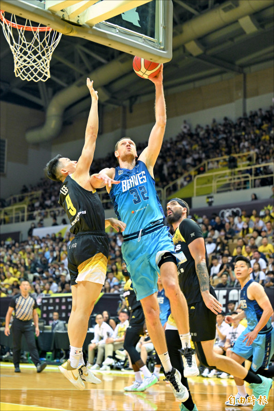 PLG》FMVP擺板凳 勇士換舊招聽牌 - 自由體育