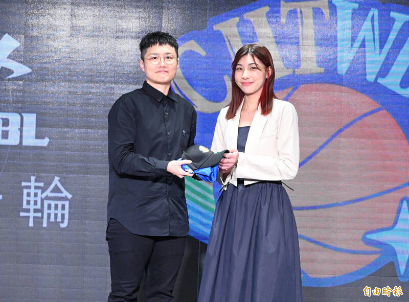 WSBL選秀》台電用狀元籤挑中亞洲盃國手吳侑萱 「微笑女孩」陳芷英榜眼 - 自由體育