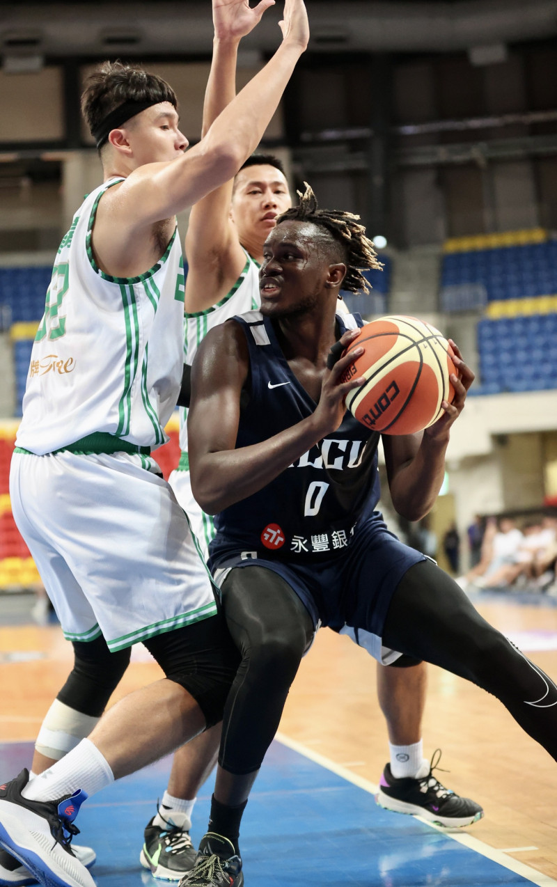 跨聯盟》不給學長們面子！政大打爆台啤 4場淨勝分27.5分 - 自由體育