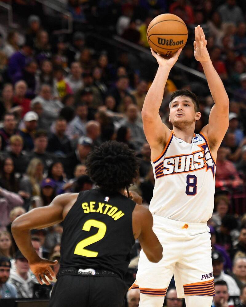 NBA》KD狂砍39分、「鬼神」艾倫關鍵三分球 太陽血戰2OT退爵士 - 自由體育