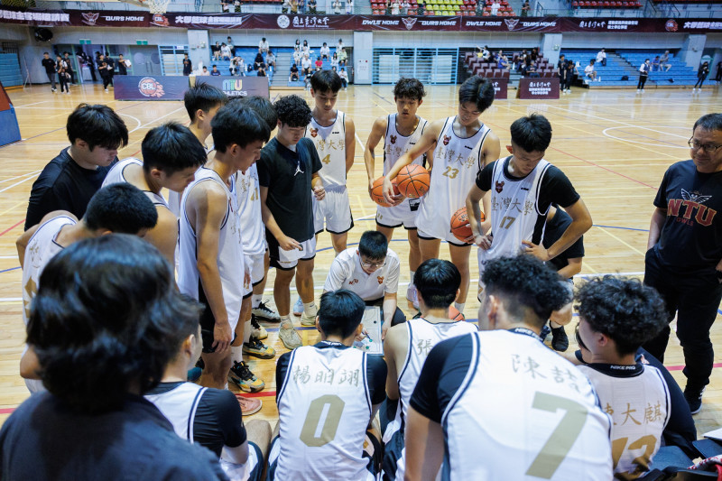 CBL大學籃球賽》跟一級球隊比賽當「試煉」 台大持續備戰UBA公開二級 - 自由體育