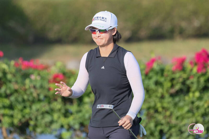 高球》大亞集團女子公開賽第二輪 李旻表現倒吃甘蔗衝上並列第一 - 自由體育