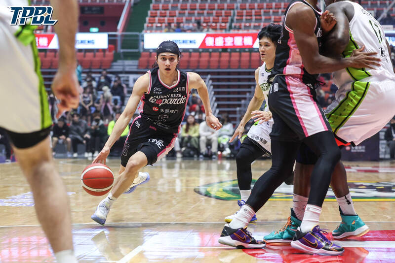 TPBL》克羅馬33分率雲豹退夢想家收2連勝 蔣淯安傷癒復出6分、9助攻 - 自由體育