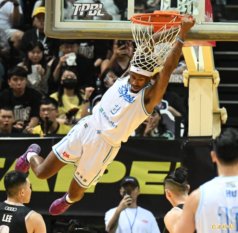 TPBL冠軍賽》林書豪拿12分 曼尼高狂數據率國王G1力退海神 - 自由體育